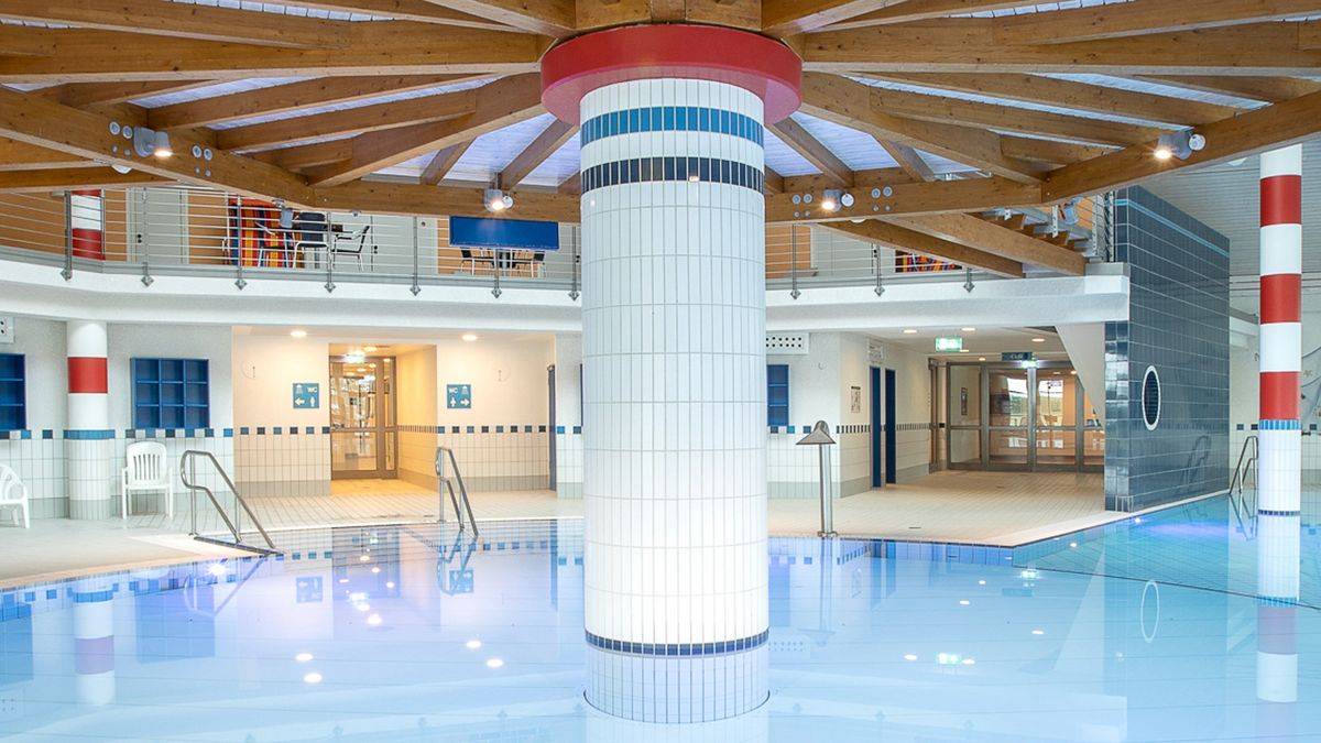 Ostereiertauchen in der Friesland-Therme